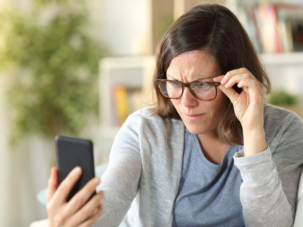 Presbytie : causes, symptômes et traitements - Santé Radieuse